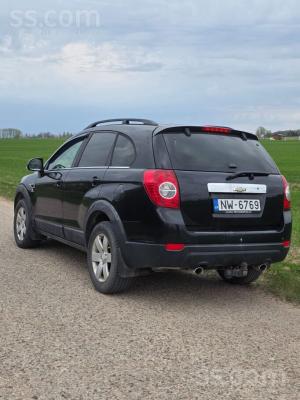 Black Chevrolet Captiva 2012 in Saldus, with an engine capacity of 2.20 L and mileage of 245 thousand km for 5500 €, photo 3 on AUTOMOTO.COM.LV