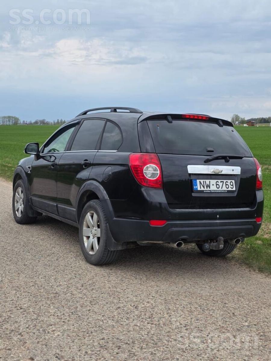 Black Chevrolet Captiva 2012 in Saldus, with an engine capacity of 2.20 L and mileage of 245 thousand km for 5500 €, photo 3 on AUTOMOTO.COM.LV