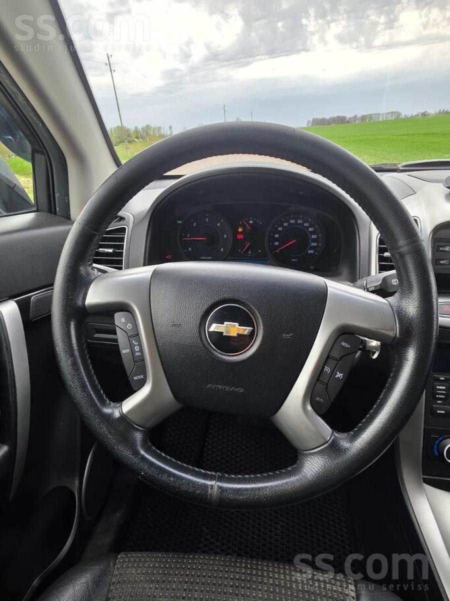 Black Chevrolet Captiva 2012 in Saldus, with an engine capacity of 2.20 L and mileage of 245 thousand km for 5500 €, photo 7 on AUTOMOTO.COM.LV