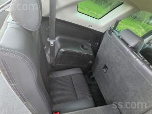 Black Chevrolet Captiva 2012 in Saldus, with an engine capacity of 2.20 L and mileage of 245 thousand km for 5500 €, photo 11 on AUTOMOTO.COM.LV