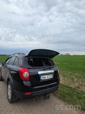 Black Chevrolet Captiva 2012 in Saldus, with an engine capacity of 2.20 L and mileage of 245 thousand km for 5500 €, photo 14 on AUTOMOTO.COM.LV