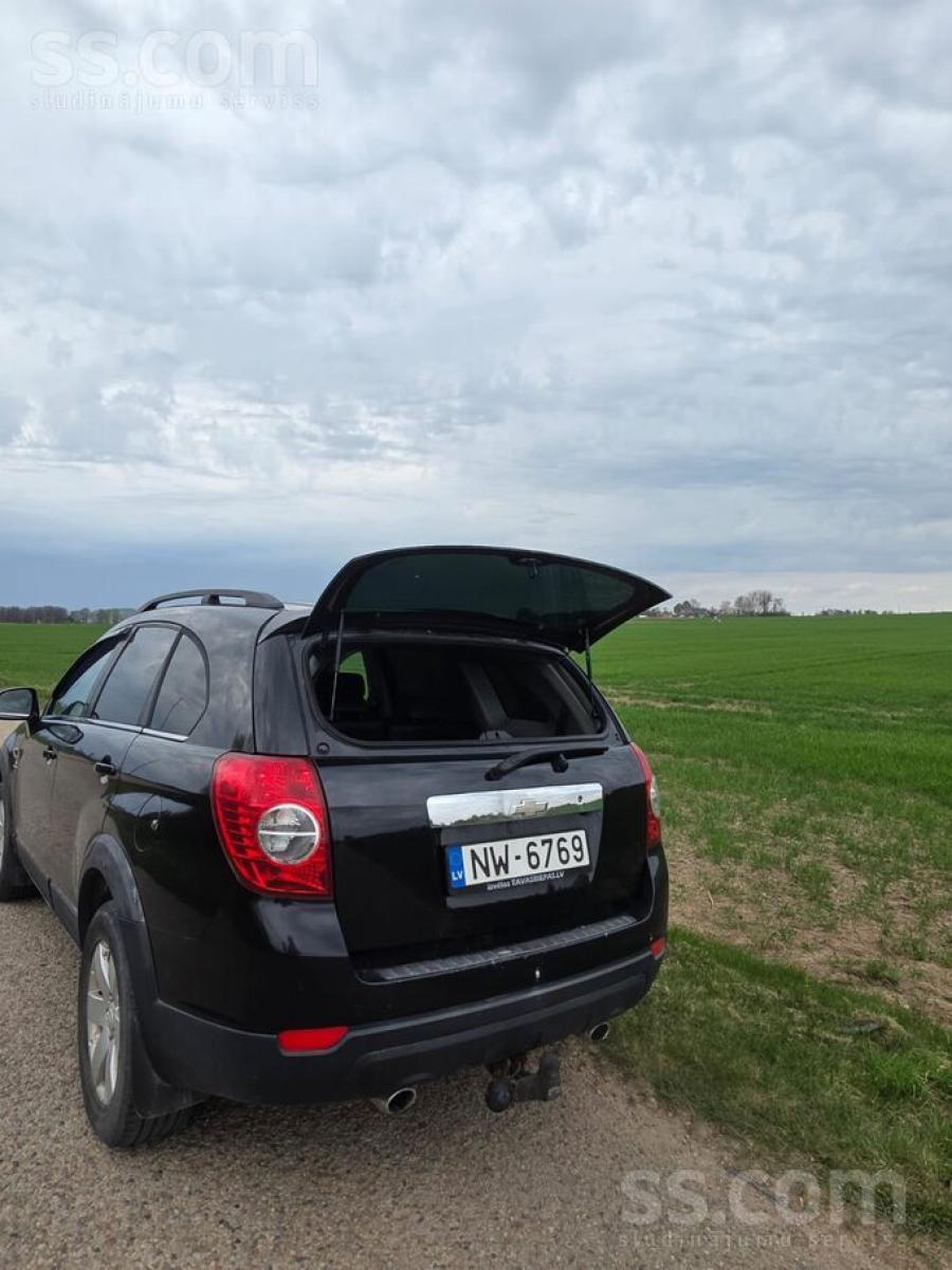 Black Chevrolet Captiva 2012 in Saldus, with an engine capacity of 2.20 L and mileage of 245 thousand km for 5500 €, photo 14 on AUTOMOTO.COM.LV