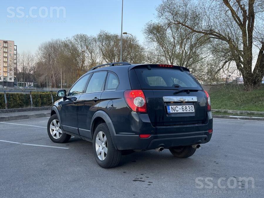 Black Chevrolet Captiva 2012 in Riga, with an engine capacity of 2.20 L and mileage of 265 thousand km for 4290 €, photo 4 on AUTOMOTO.COM.LV