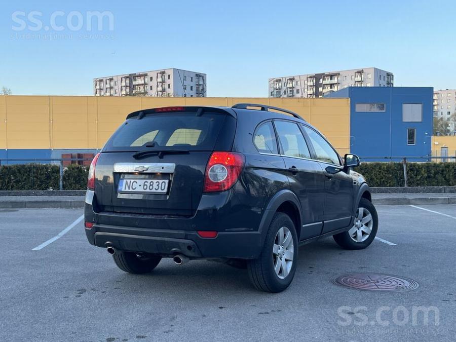 Black Chevrolet Captiva 2012 in Riga, with an engine capacity of 2.20 L and mileage of 265 thousand km for 4290 €, photo 5 on AUTOMOTO.COM.LV