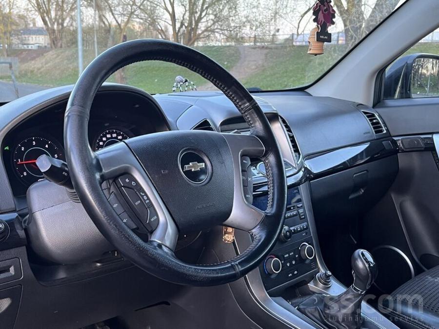 Black Chevrolet Captiva 2012 in Riga, with an engine capacity of 2.20 L and mileage of 265 thousand km for 4290 €, photo 6 on AUTOMOTO.COM.LV
