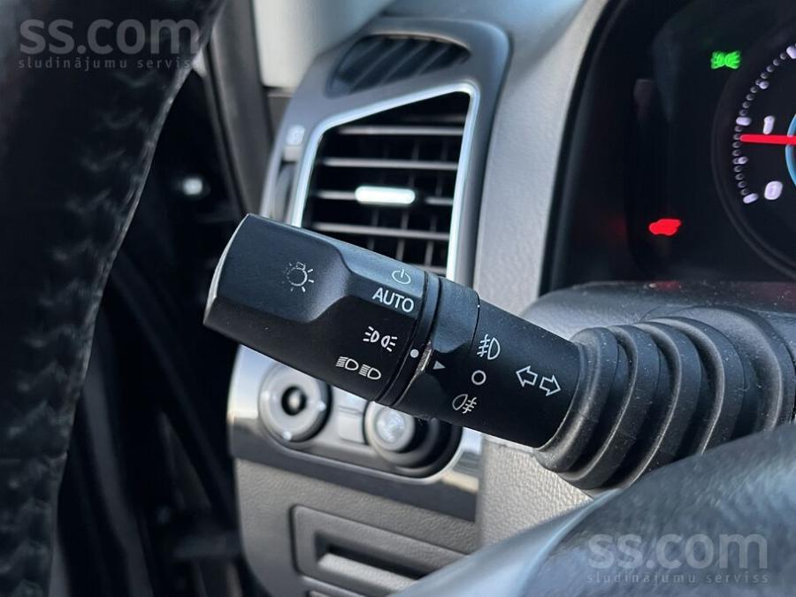 Black Chevrolet Captiva 2012 in Riga, with an engine capacity of 2.20 L and mileage of 265 thousand km for 4290 €, photo 9 on AUTOMOTO.COM.LV