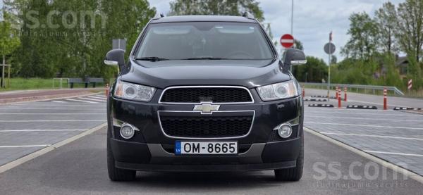 Black Chevrolet Captiva 2012 in Jelgava, with an engine capacity of 2.20 L and mileage of 0 thousand km for 6990 €, photo 2 on AUTOMOTO.COM.LV