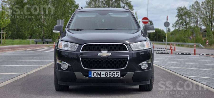 Black Chevrolet Captiva 2012 in Jelgava, with an engine capacity of 2.20 L and mileage of 0 thousand km for 6990 €, photo 3 on AUTOMOTO.COM.LV