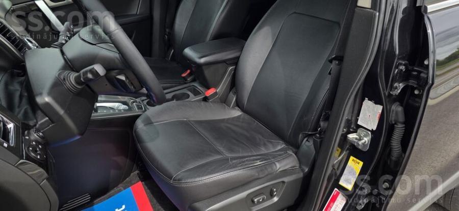 Black Chevrolet Captiva 2012 in Jelgava, with an engine capacity of 2.20 L and mileage of 0 thousand km for 6990 €, photo 9 on AUTOMOTO.COM.LV