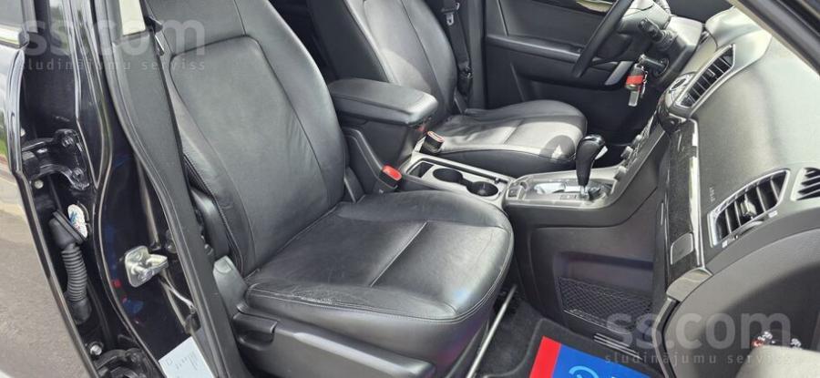 Black Chevrolet Captiva 2012 in Jelgava, with an engine capacity of 2.20 L and mileage of 0 thousand km for 6990 €, photo 10 on AUTOMOTO.COM.LV