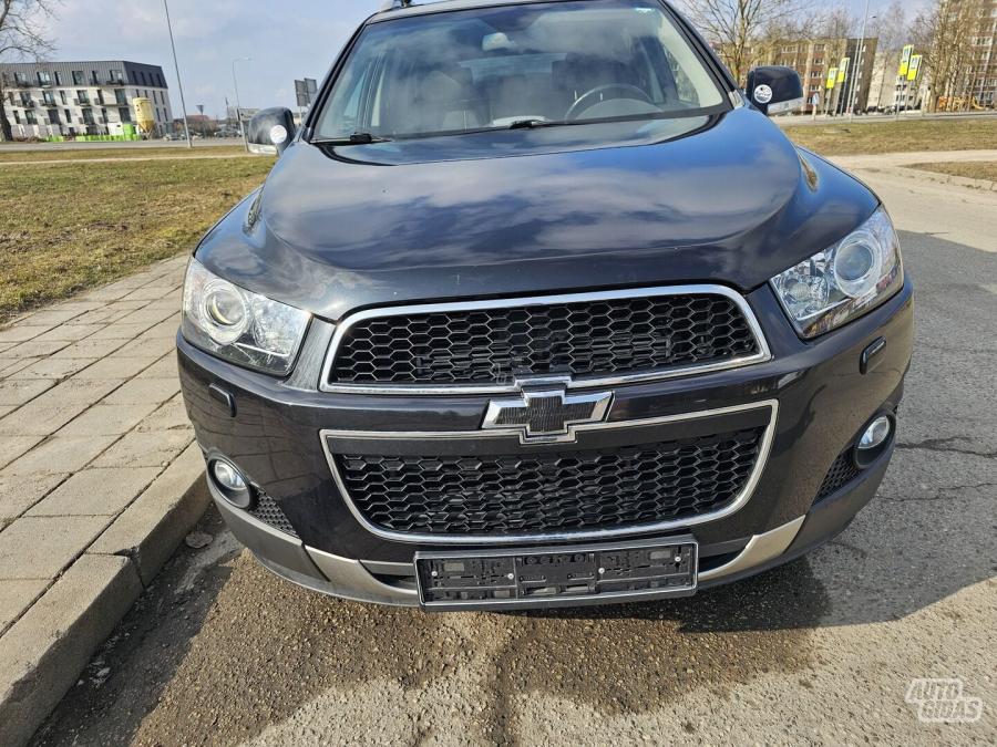 Black Chevrolet Captiva 2012 in Vilnius, with an engine capacity of 2.20 L and mileage of 269 thousand km for 4900 €, photo 3 on AUTOMOTO.COM.LV