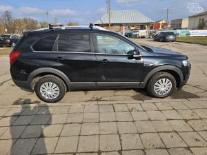 Black Chevrolet Captiva 2012 in Vilnius, with an engine capacity of 2.20 L and mileage of 269 thousand km for 4900 €, photo 5 on AUTOMOTO.COM.LV