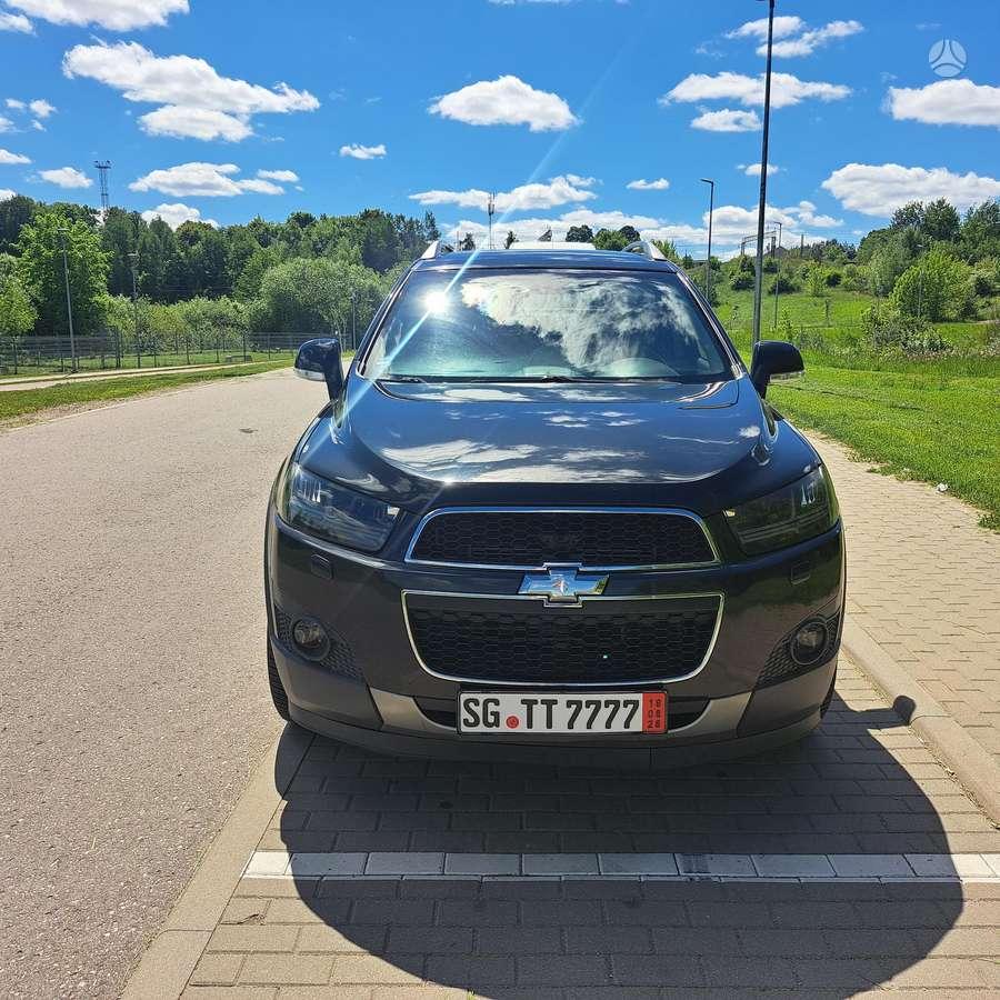 Black Chevrolet Captiva 2012 in Vilnius, with an engine capacity of 2.20 L and mileage of 223 thousand km for 5100 €, photo 4 on AUTOMOTO.COM.LV