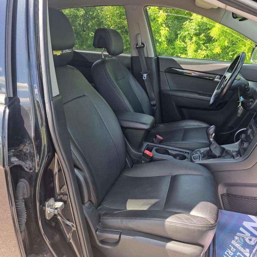 Black Chevrolet Captiva 2012 in Vilnius, with an engine capacity of 2.20 L and mileage of 223 thousand km for 5100 €, photo 21 on AUTOMOTO.COM.LV