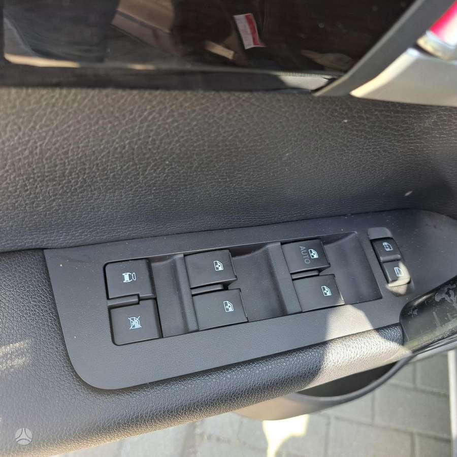 Black Chevrolet Captiva 2012 in Vilnius, with an engine capacity of 2.20 L and mileage of 223 thousand km for 5100 €, photo 29 on AUTOMOTO.COM.LV