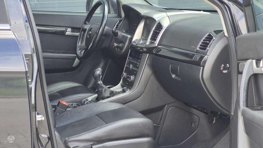 Melns Chevrolet Captiva 2012 Klaipėda, ar dzinēja tilpumu 2.23 L un nobraukumu 350 tūkst. km par 2999 €, foto 14 vietnē AUTOMOTO.COM.LV