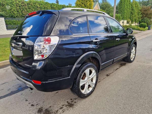 Melns Chevrolet Captiva 2012 Viļņa, ar dzinēja tilpumu 2.20 L un nobraukumu 201 tūkst. km par 3400 €, foto 4 vietnē AUTOMOTO.COM.LV