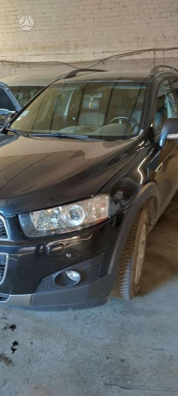 Black Chevrolet Captiva 2012 in Klaipeda, with an engine capacity of 2.20 L and mileage of 285 thousand km for 2200 €, photo 6 on AUTOMOTO.COM.LV