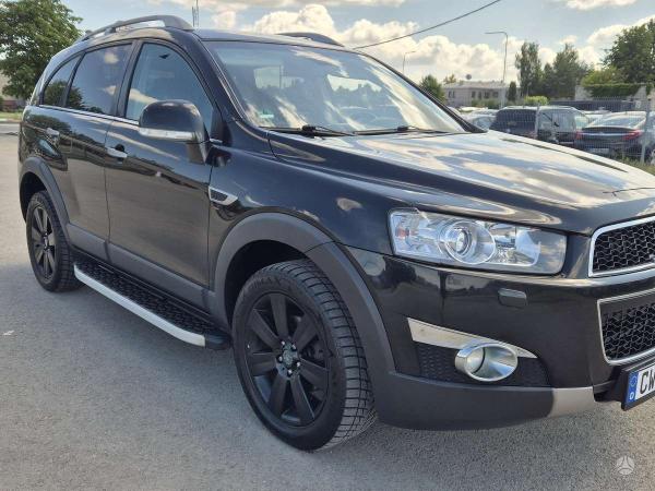 Black Chevrolet Captiva 2012 in Siauliai, with an engine capacity of 2.23 L and mileage of 225 thousand km for 4750 €, photo 1 on AUTOMOTO.COM.LV