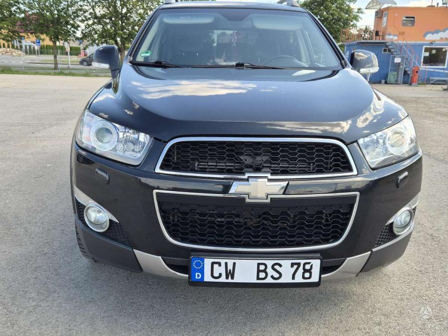 Black Chevrolet Captiva 2012 in Siauliai, with an engine capacity of 2.23 L and mileage of 225 thousand km for 4750 €, photo 3 on AUTOMOTO.COM.LV