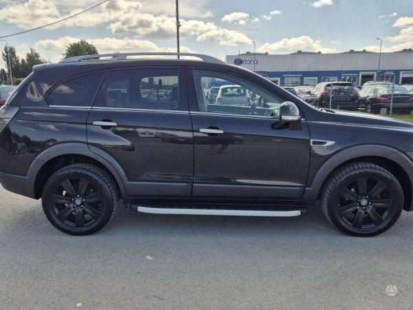 Black Chevrolet Captiva 2012 in Siauliai, with an engine capacity of 2.23 L and mileage of 225 thousand km for 4750 €, photo 3 on AUTOMOTO.COM.LV