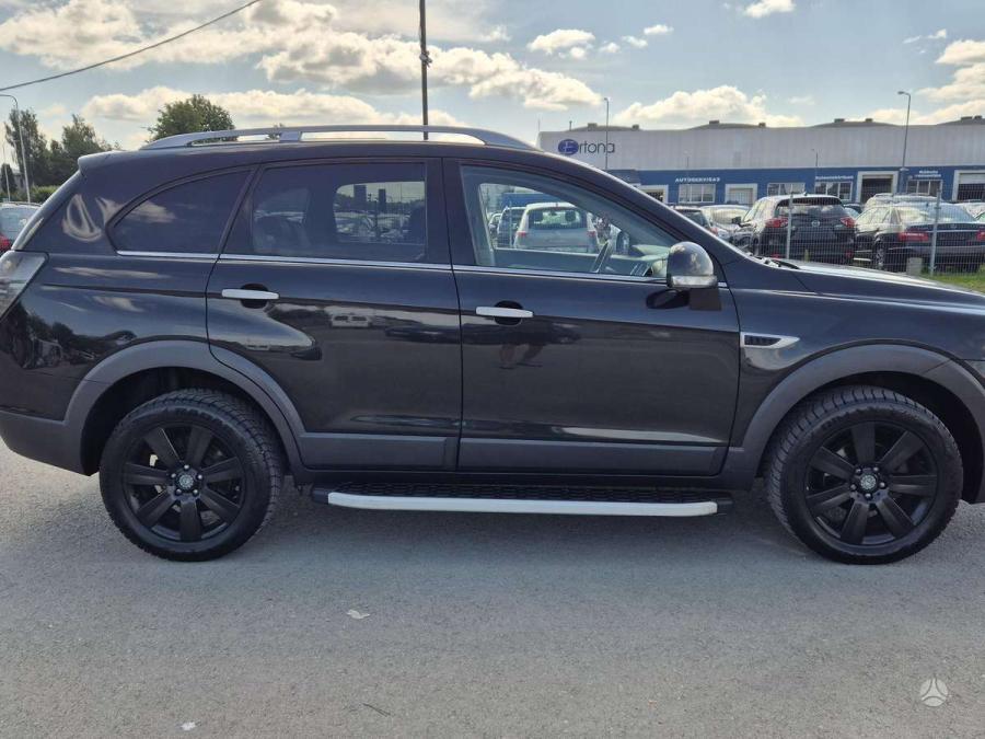 Black Chevrolet Captiva 2012 in Siauliai, with an engine capacity of 2.23 L and mileage of 225 thousand km for 4750 €, photo 4 on AUTOMOTO.COM.LV
