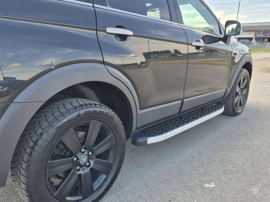 Black Chevrolet Captiva 2012 in Siauliai, with an engine capacity of 2.23 L and mileage of 225 thousand km for 4750 €, photo 5 on AUTOMOTO.COM.LV