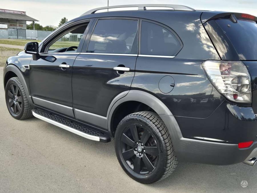 Black Chevrolet Captiva 2012 in Siauliai, with an engine capacity of 2.23 L and mileage of 225 thousand km for 4750 €, photo 9 on AUTOMOTO.COM.LV