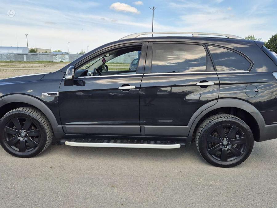 Black Chevrolet Captiva 2012 in Siauliai, with an engine capacity of 2.23 L and mileage of 225 thousand km for 4750 €, photo 10 on AUTOMOTO.COM.LV