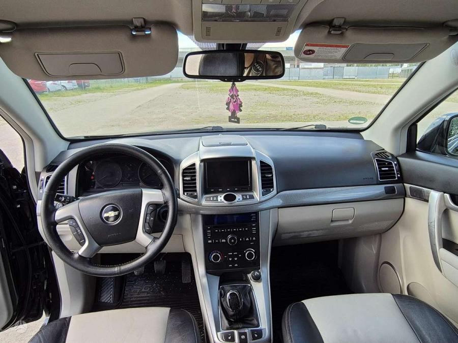 Black Chevrolet Captiva 2012 in Siauliai, with an engine capacity of 2.23 L and mileage of 225 thousand km for 4750 €, photo 12 on AUTOMOTO.COM.LV