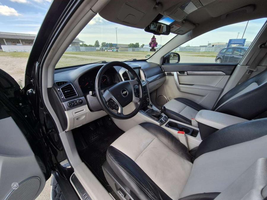 Black Chevrolet Captiva 2012 in Siauliai, with an engine capacity of 2.23 L and mileage of 225 thousand km for 4750 €, photo 13 on AUTOMOTO.COM.LV