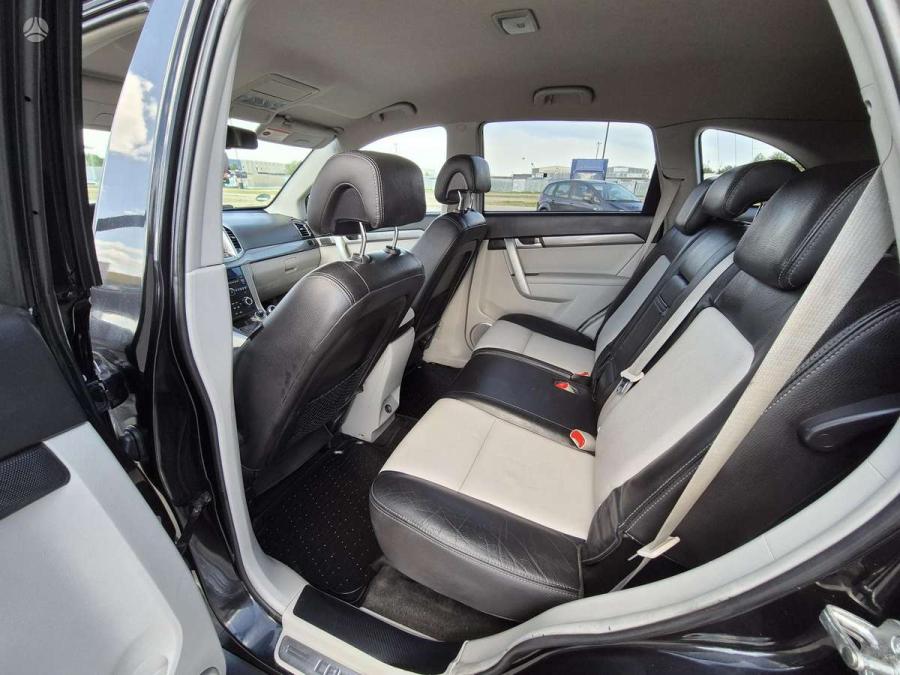 Black Chevrolet Captiva 2012 in Siauliai, with an engine capacity of 2.23 L and mileage of 225 thousand km for 4750 €, photo 16 on AUTOMOTO.COM.LV