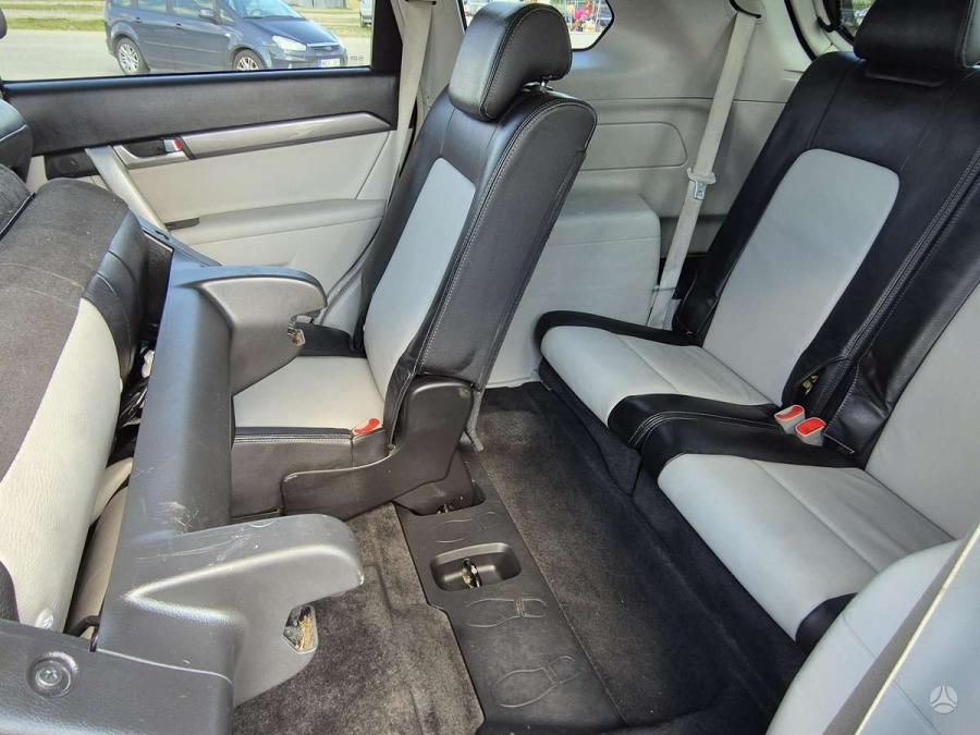 Black Chevrolet Captiva 2012 in Siauliai, with an engine capacity of 2.23 L and mileage of 225 thousand km for 4750 €, photo 17 on AUTOMOTO.COM.LV
