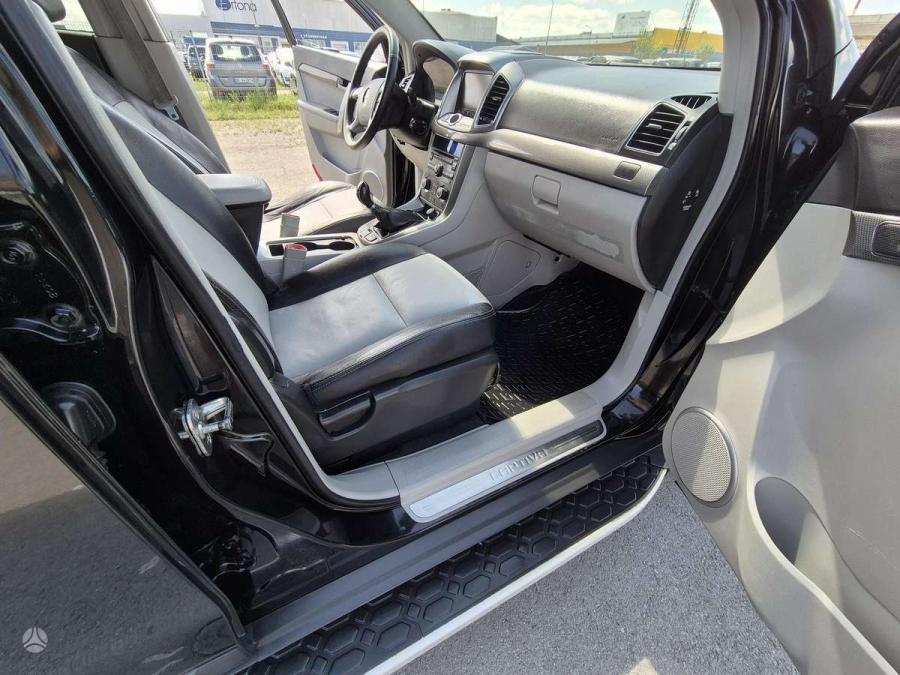 Black Chevrolet Captiva 2012 in Siauliai, with an engine capacity of 2.23 L and mileage of 225 thousand km for 4750 €, photo 22 on AUTOMOTO.COM.LV