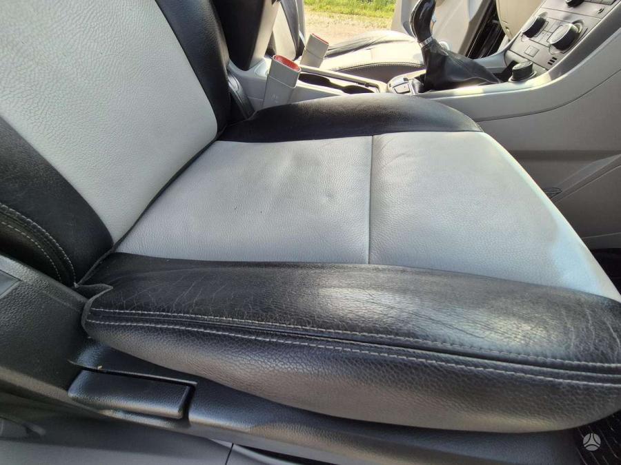 Black Chevrolet Captiva 2012 in Siauliai, with an engine capacity of 2.23 L and mileage of 225 thousand km for 4750 €, photo 24 on AUTOMOTO.COM.LV