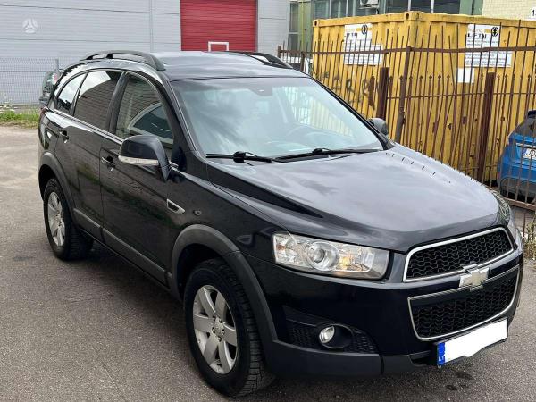 Black Chevrolet Captiva 2012 in Vilnius, with an engine capacity of 2.20 L and mileage of 260 thousand km for 3699 €, photo 1 on AUTOMOTO.COM.LV