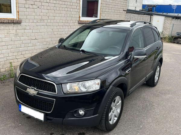 Black Chevrolet Captiva 2012 in Vilnius, with an engine capacity of 2.20 L and mileage of 260 thousand km for 3699 €, photo 2 on AUTOMOTO.COM.LV