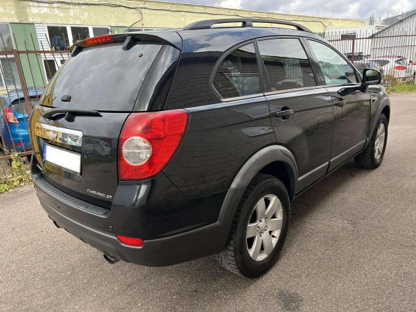 Black Chevrolet Captiva 2012 in Vilnius, with an engine capacity of 2.20 L and mileage of 260 thousand km for 3699 €, photo 3 on AUTOMOTO.COM.LV