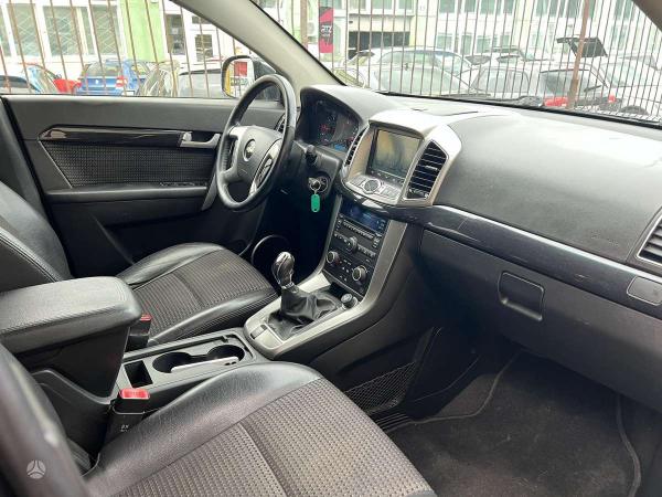 Black Chevrolet Captiva 2012 in Vilnius, with an engine capacity of 2.20 L and mileage of 260 thousand km for 3699 €, photo 5 on AUTOMOTO.COM.LV