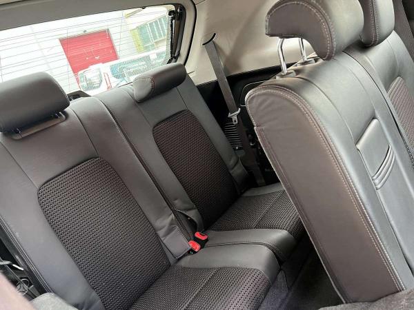 Black Chevrolet Captiva 2012 in Vilnius, with an engine capacity of 2.20 L and mileage of 260 thousand km for 3699 €, photo 7 on AUTOMOTO.COM.LV