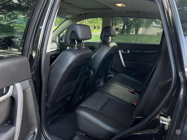 Black Chevrolet Captiva 2012 in Vilnius, with an engine capacity of 2.20 L and mileage of 260 thousand km for 3699 €, photo 9 on AUTOMOTO.COM.LV