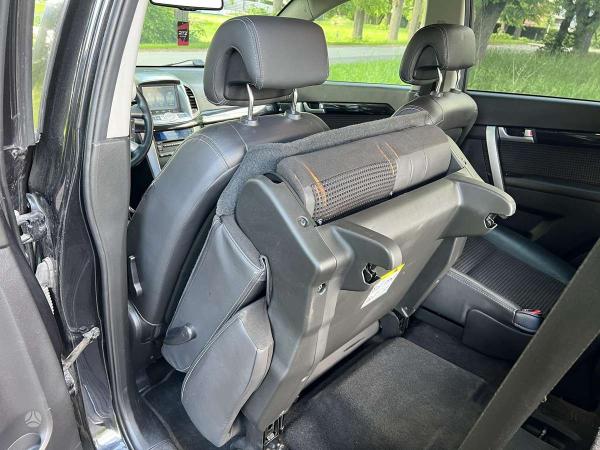 Black Chevrolet Captiva 2012 in Vilnius, with an engine capacity of 2.20 L and mileage of 260 thousand km for 3699 €, photo 10 on AUTOMOTO.COM.LV