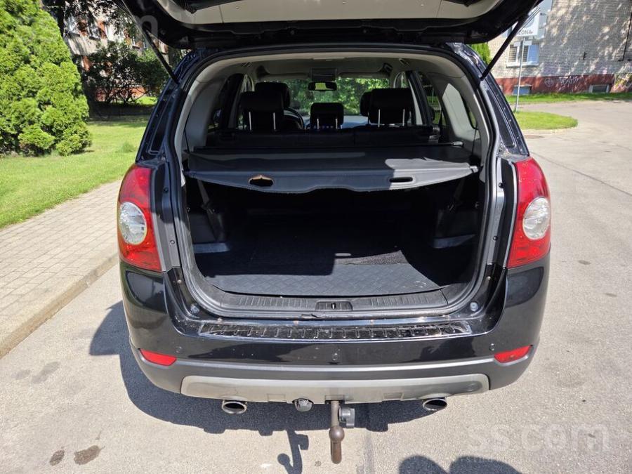 Black Chevrolet Captiva 2012 in Riga, with an engine capacity of 2.20 L and mileage of 193 thousand km for 6300 €, photo 9 on AUTOMOTO.COM.LV