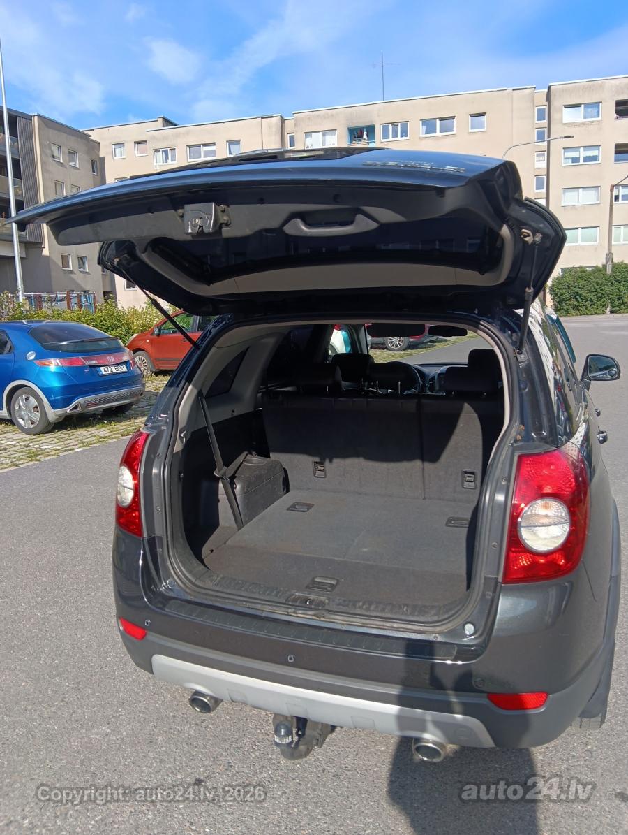 Melns Chevrolet Captiva 2012 Tallina, ar dzinēja tilpumu 2.20 L un nobraukumu 220 tūkst. km par 4300 €, foto 17 vietnē AUTOMOTO.COM.LV