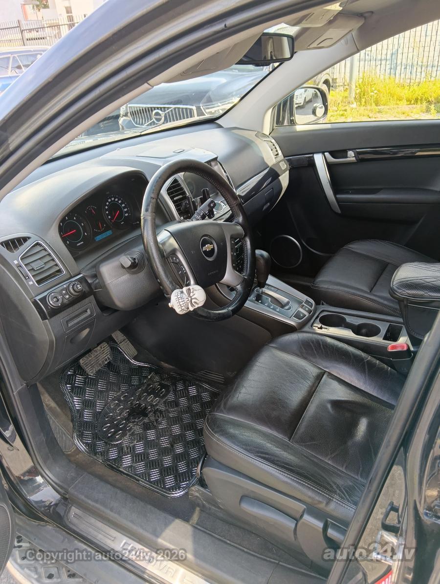 Melns Chevrolet Captiva 2012 Tallina, ar dzinēja tilpumu 2.20 L un nobraukumu 220 tūkst. km par 4300 €, foto 18 vietnē AUTOMOTO.COM.LV