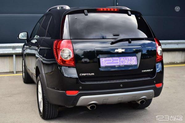 Black Chevrolet Captiva 2012 in Kretinga, with an engine capacity of 2.20 L and mileage of 234 thousand km for 6350 €, photo 8 on AUTOMOTO.COM.LV