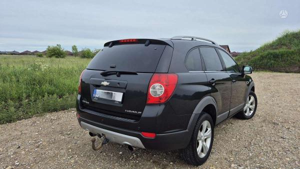 Black Chevrolet Captiva 2012 in Klaipeda, with an engine capacity of 2.23 L and mileage of 350 thousand km for 2650 €, photo 4 on AUTOMOTO.COM.LV