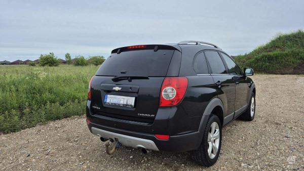 Black Chevrolet Captiva 2012 in Klaipeda, with an engine capacity of 2.23 L and mileage of 350 thousand km for 2650 €, photo 9 on AUTOMOTO.COM.LV