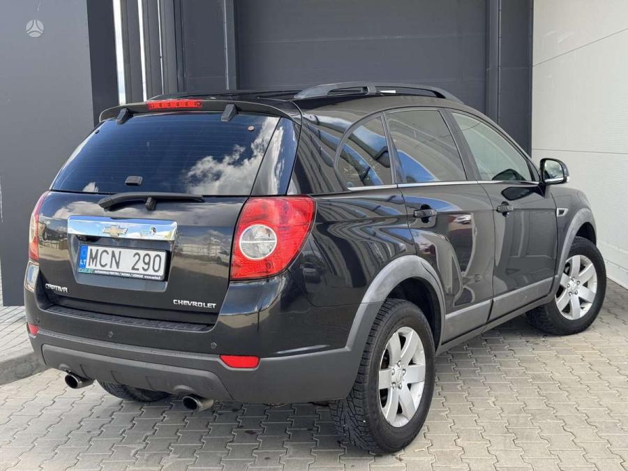 Melns Chevrolet Captiva 2012 Viļņa, ar dzinēja tilpumu 2.23 L un nobraukumu 270 tūkst. km par 5100 €, foto 5 vietnē AUTOMOTO.COM.LV