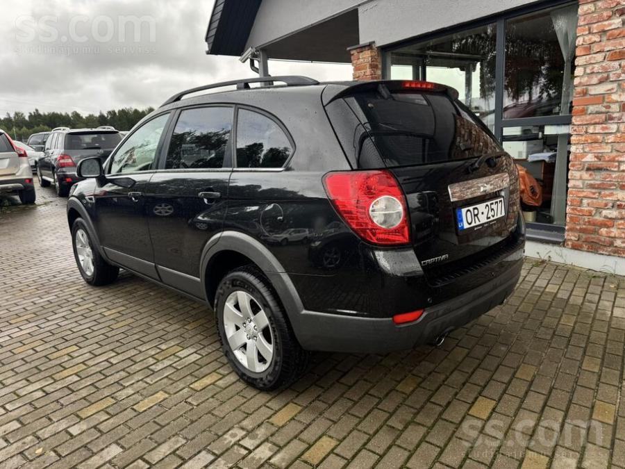 Melns Chevrolet Captiva 2012 Talsi, ar dzinēja tilpumu 2.20 L un nobraukumu 211 tūkst. km par 6500 €, foto 4 vietnē AUTOMOTO.COM.LV